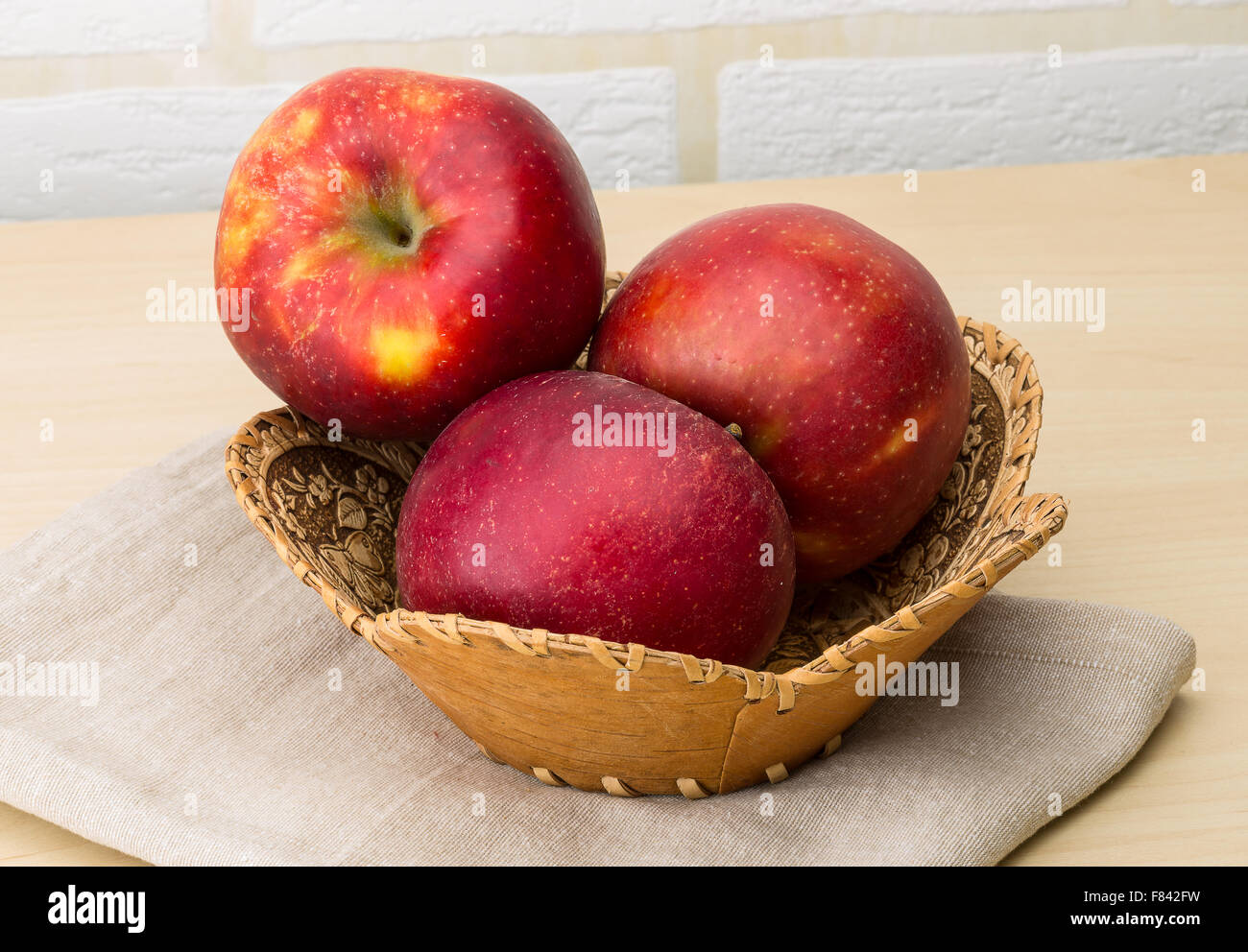 Bright fresh Red apples on the wood background Stock Photo - Alamy