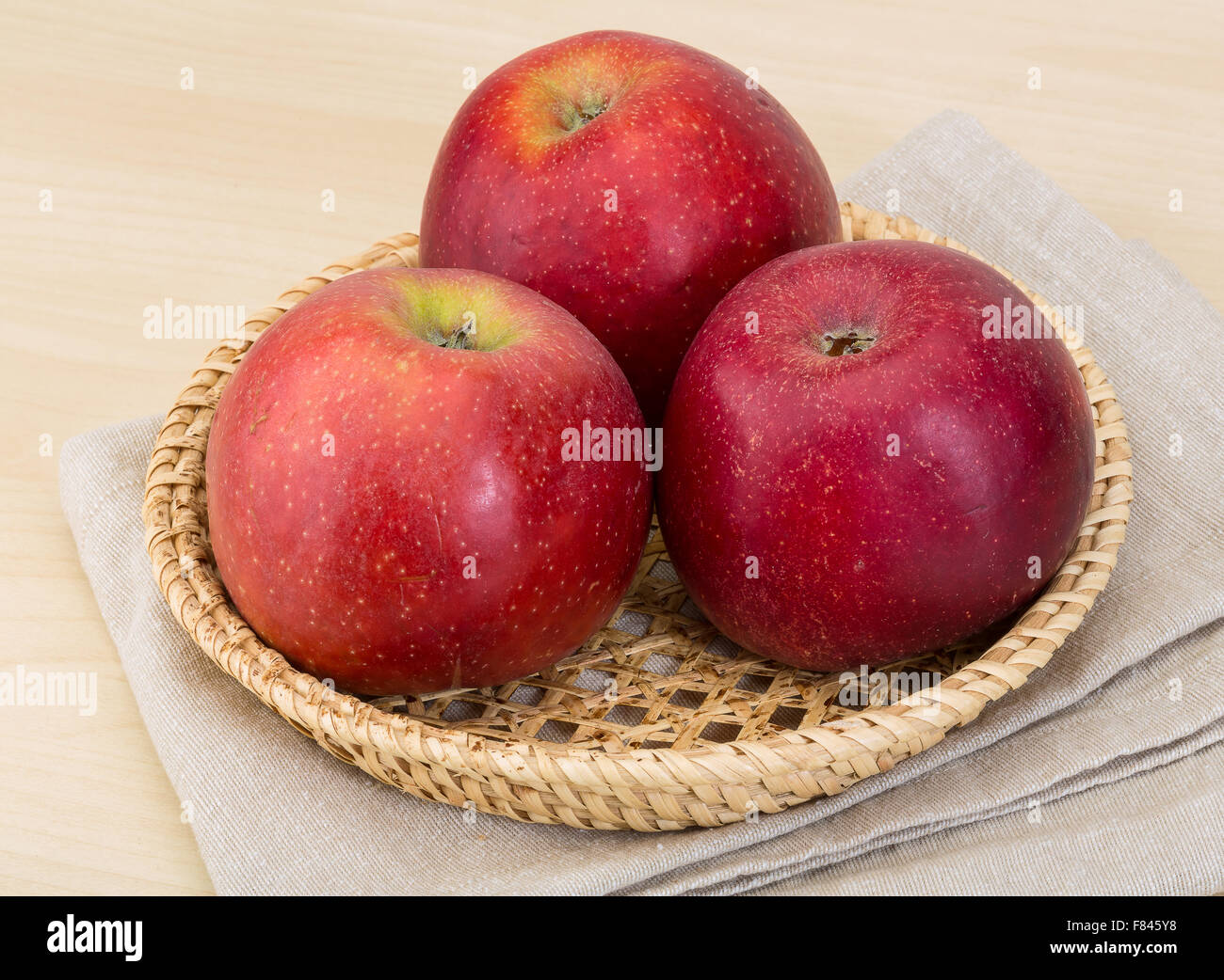 Bright fresh Red apples on the wood background Stock Photo - Alamy