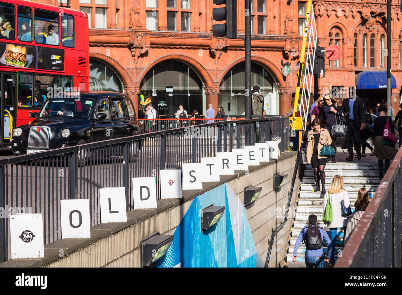 English roundabout hi-res stock photography and images - Alamy