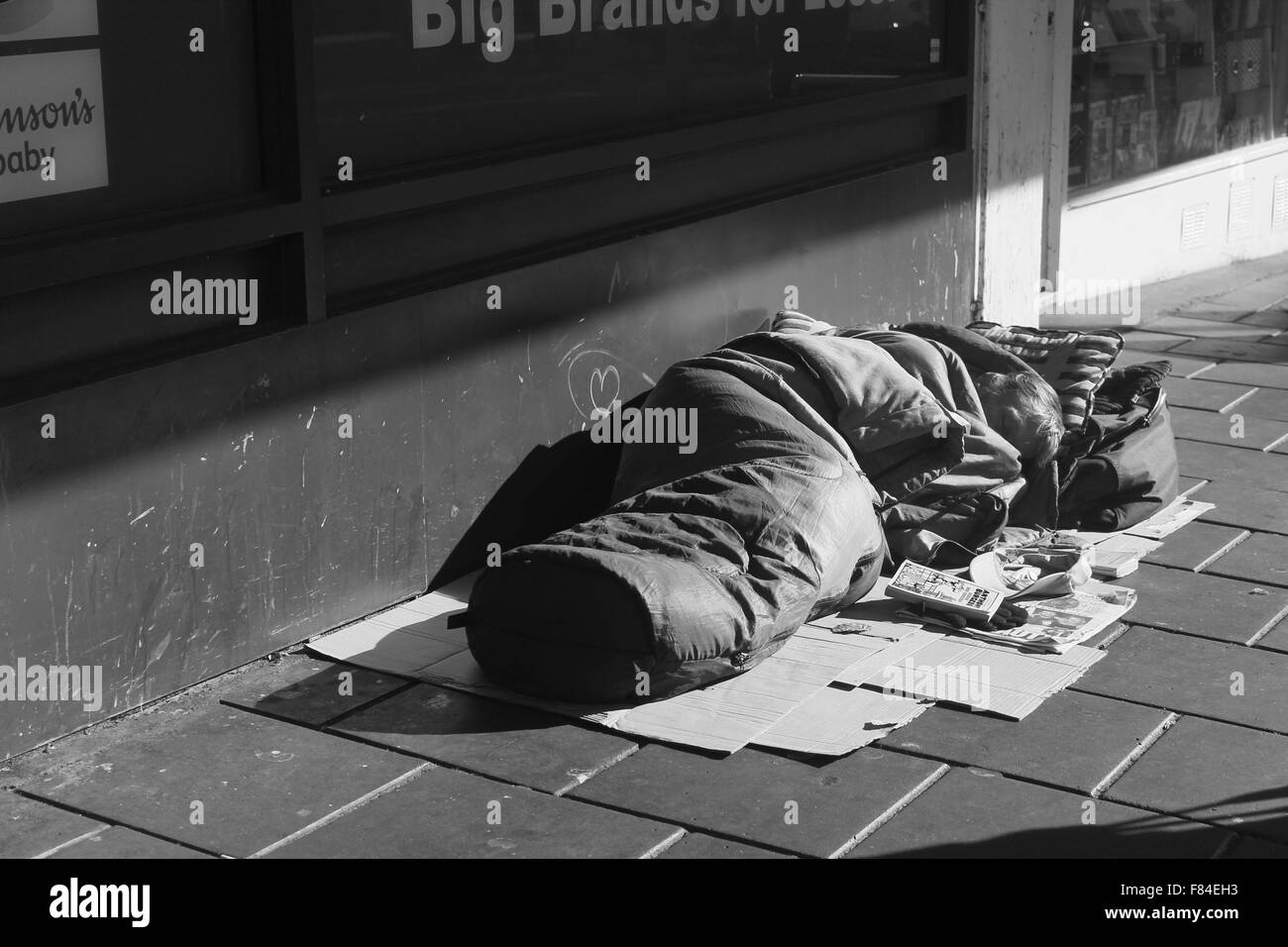 homeless man sleeping Stock Photo - Alamy