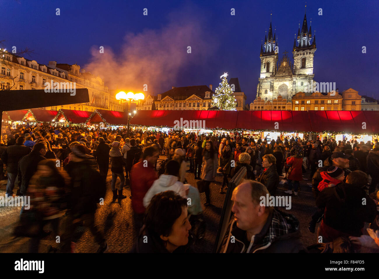 Old Town Square, Christmas market and tree, Prague, Czech Republic ...