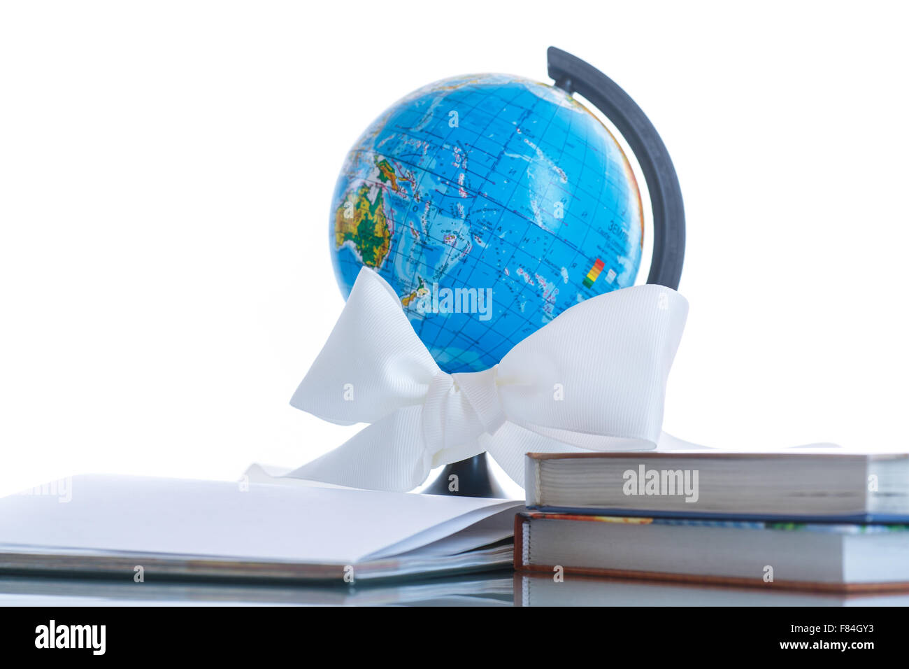 Books open world map hi-res stock photography and images - Alamy