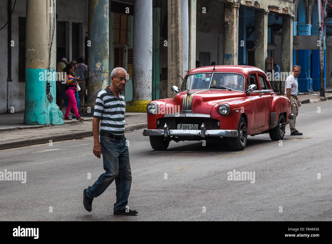 Car from behind 50s hi-res stock photography and images - Alamy