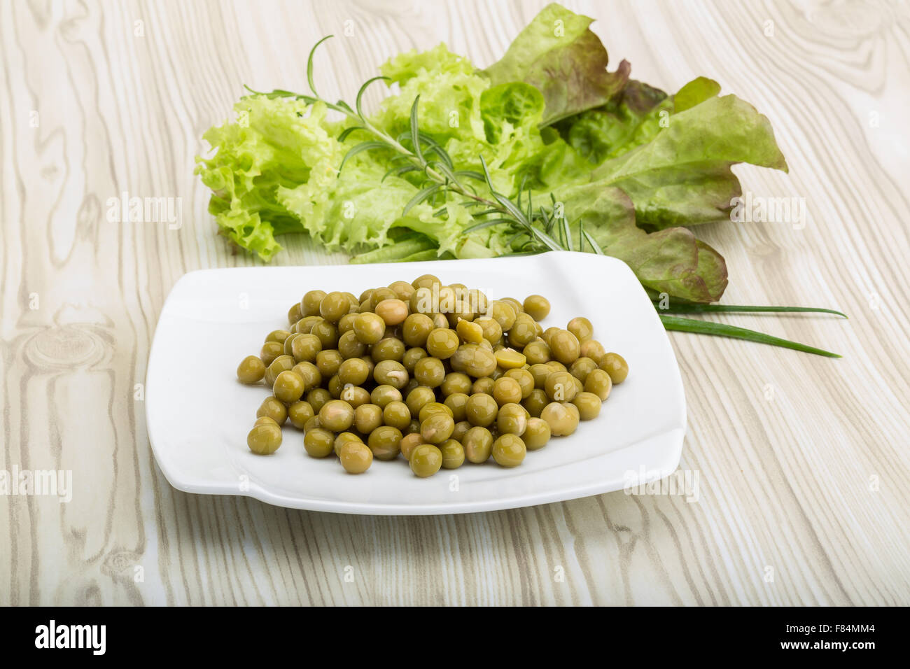 Marinated peas - in the bowl with salad leaves Stock Photo - Alamy