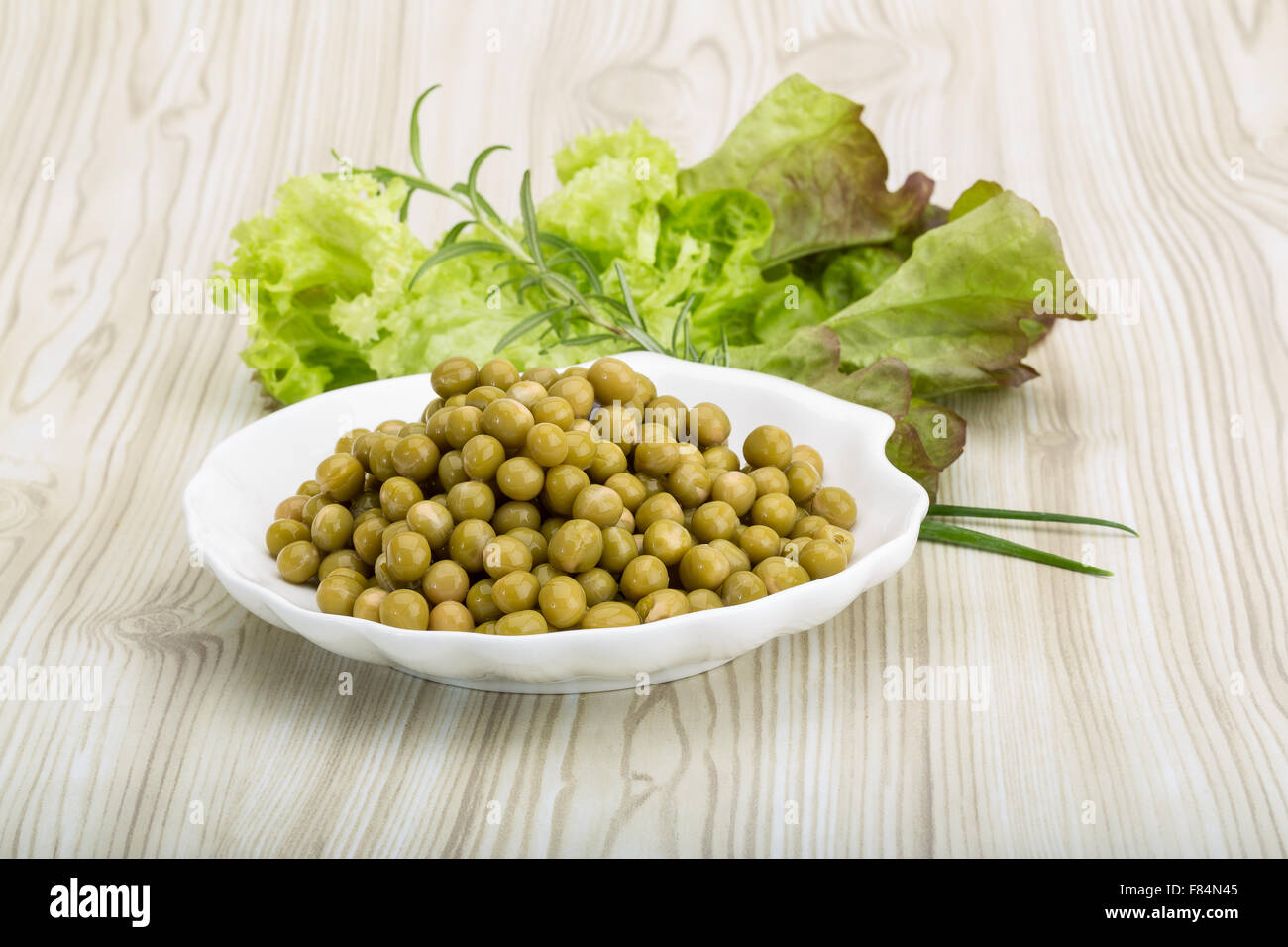 Marinated peas - in the bowl with salad leaves Stock Photo - Alamy