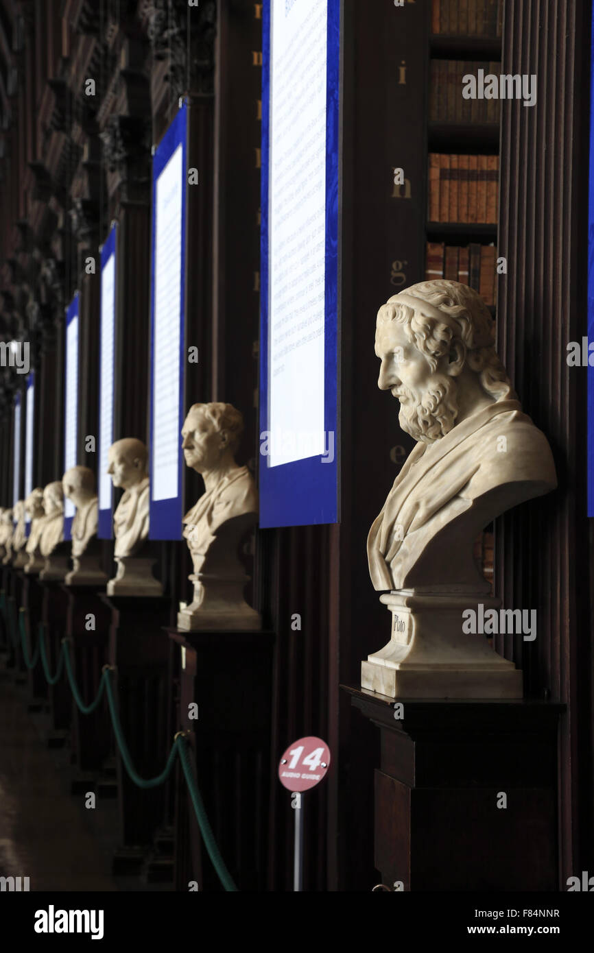 The old library of trinity college hi-res stock photography and images ...
