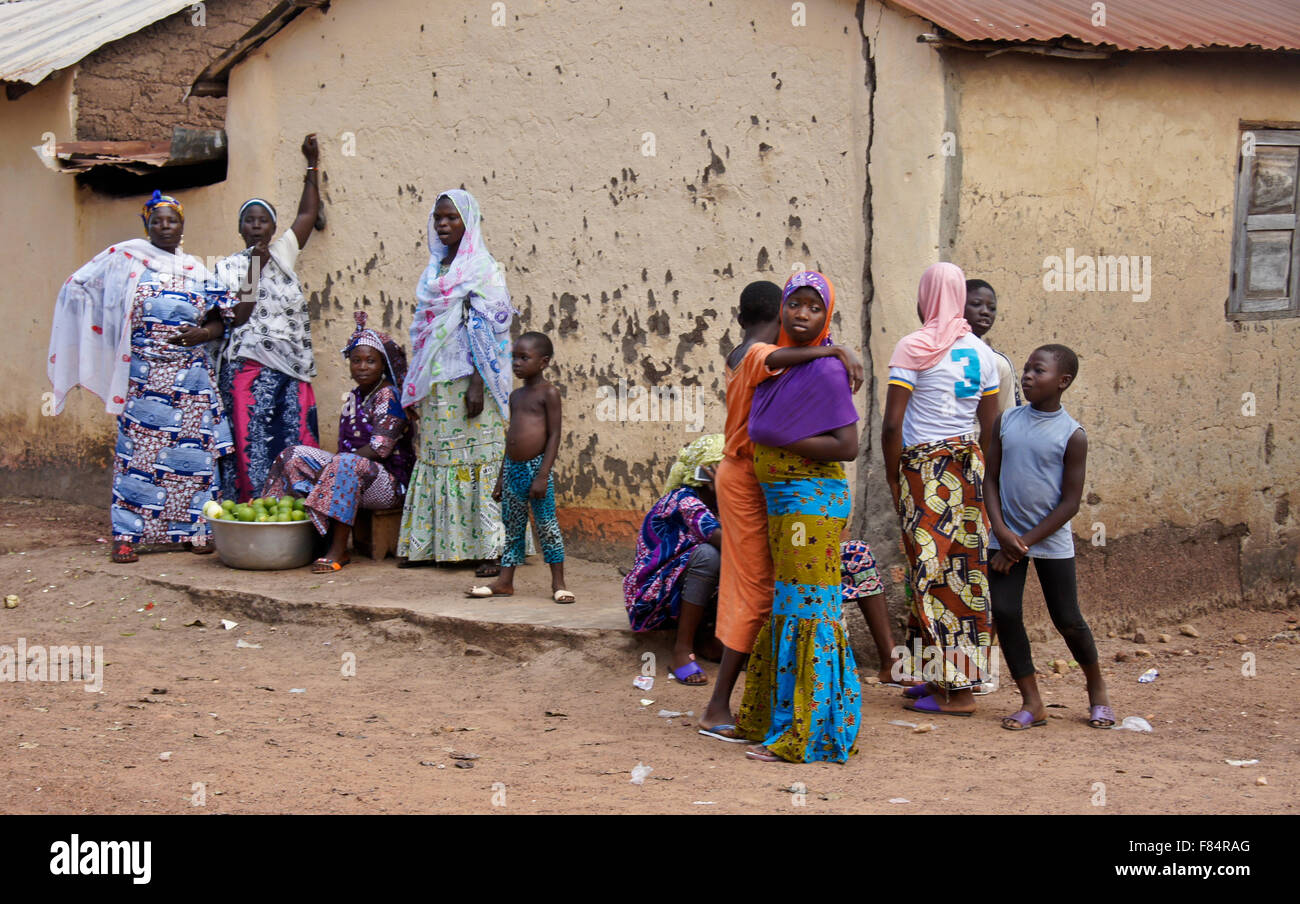 Bassare women and children, Sokodé, Togo Stock Photo - Alamy