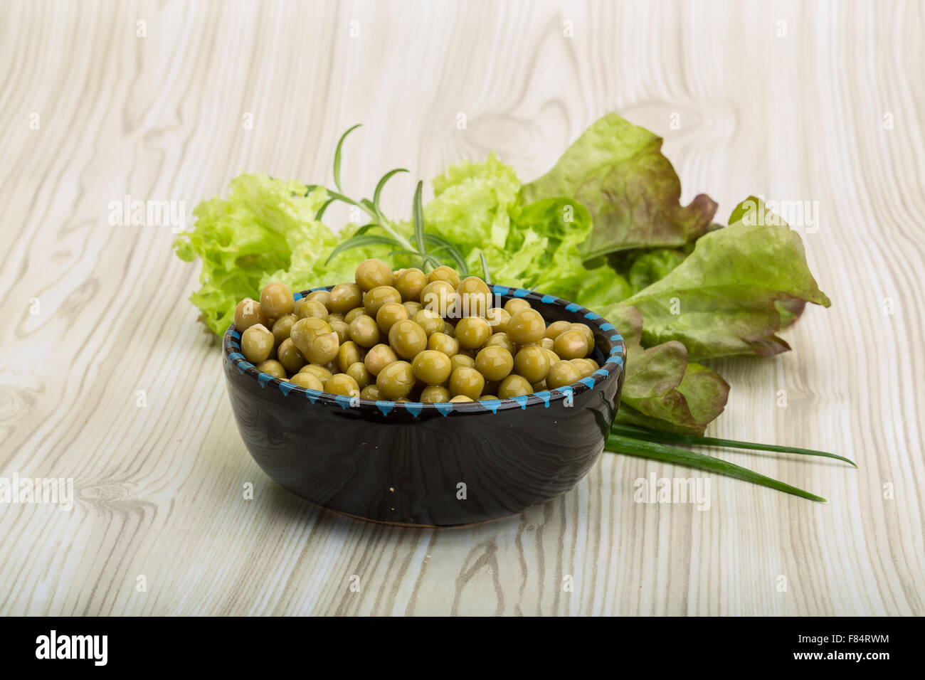 Marinated peas - in the bowl with salad leaves Stock Photo - Alamy