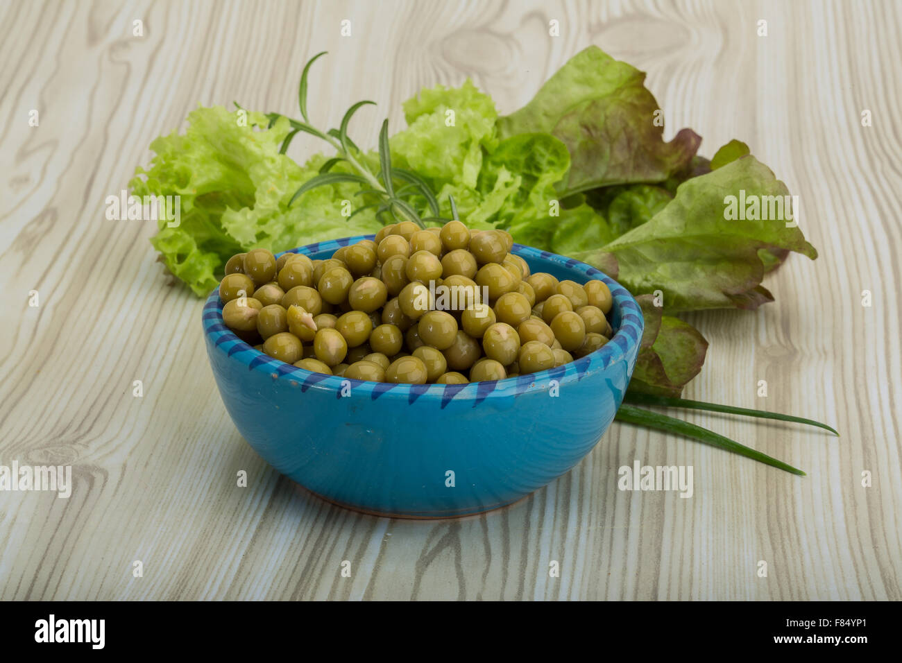 Marinated peas - in the bowl with salad leaves Stock Photo - Alamy