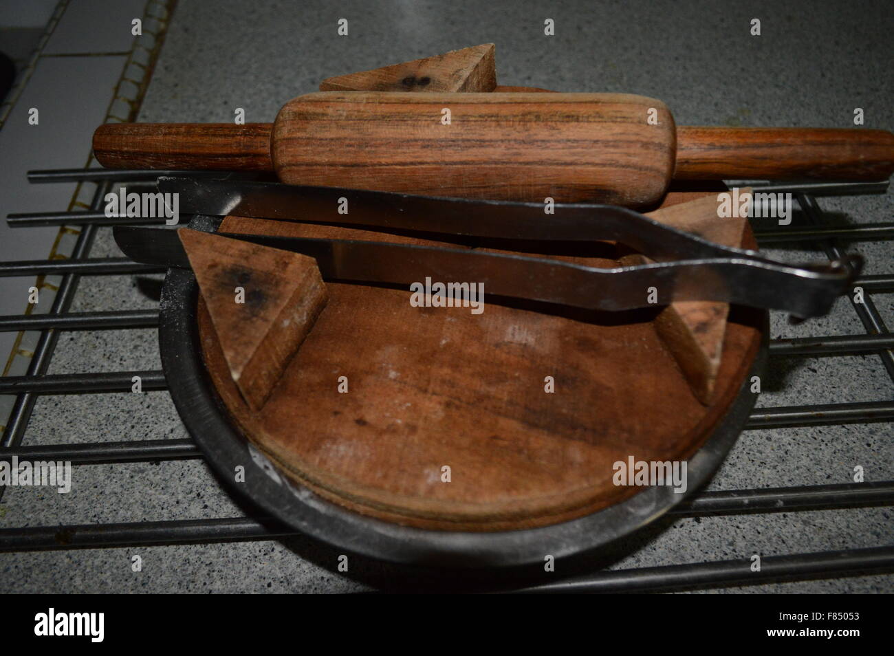 Making chapati hi-res stock photography and images - Alamy