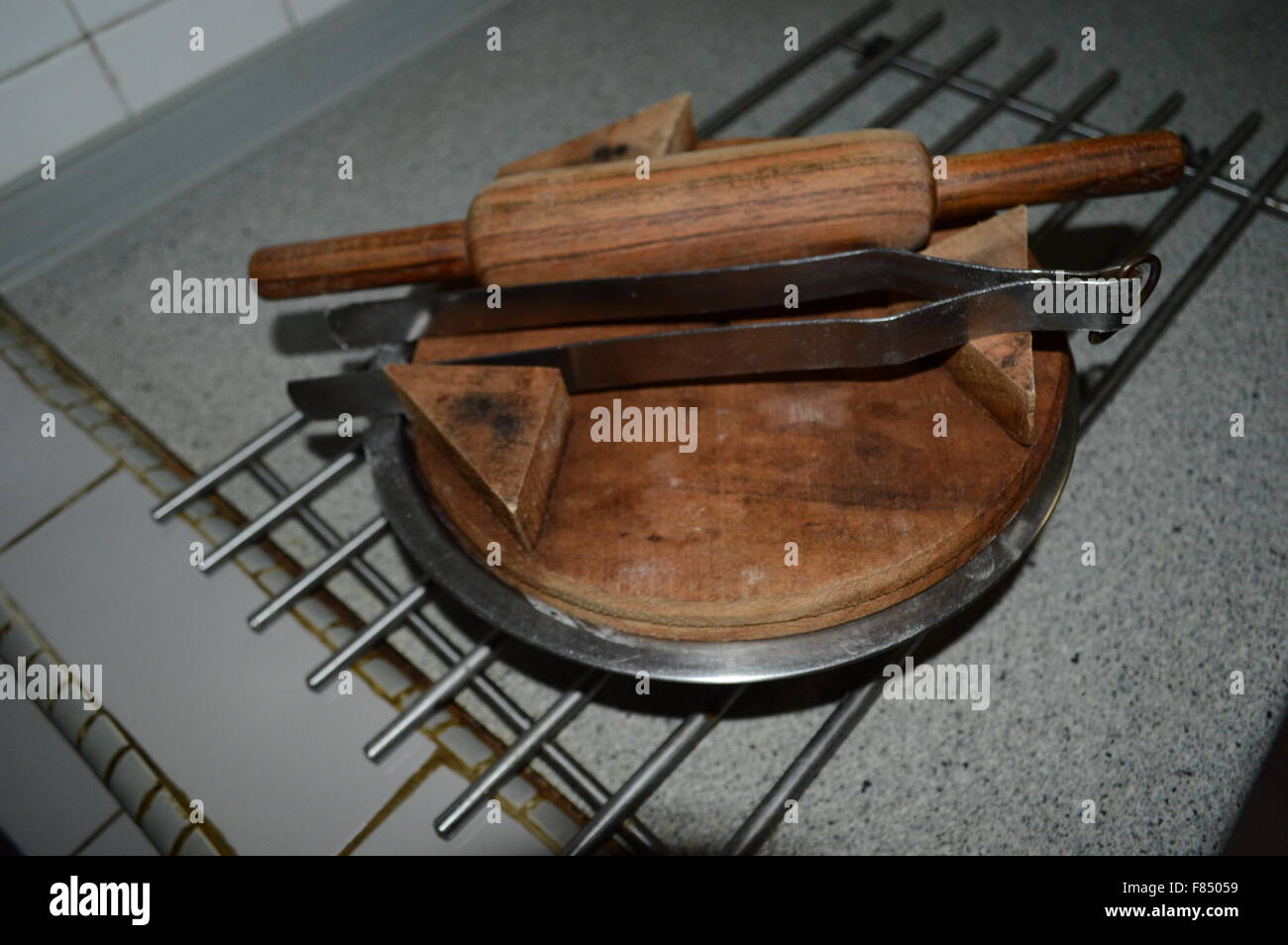 Chapati making hi-res stock photography and images - Alamy