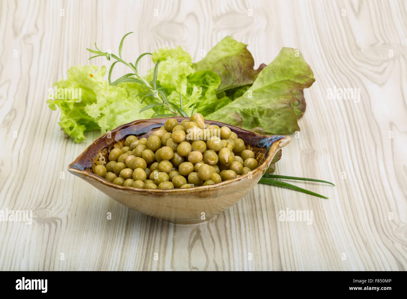 Marinated peas - in the bowl with salad leaves Stock Photo - Alamy