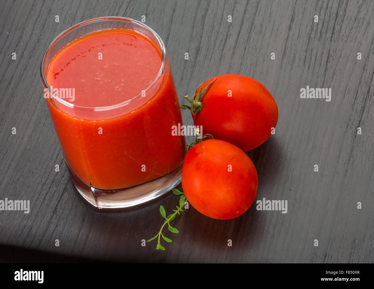 Tomato juice with ripe vegetables Stock Photo - Alamy