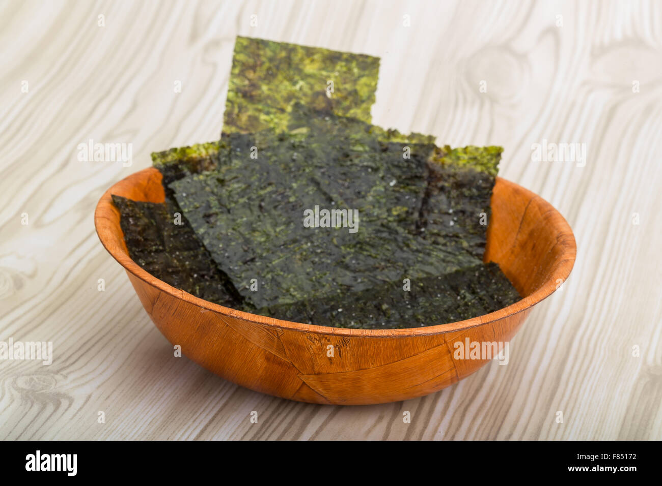 Dry nori - seaweed asian snack for sushi Stock Photo - Alamy