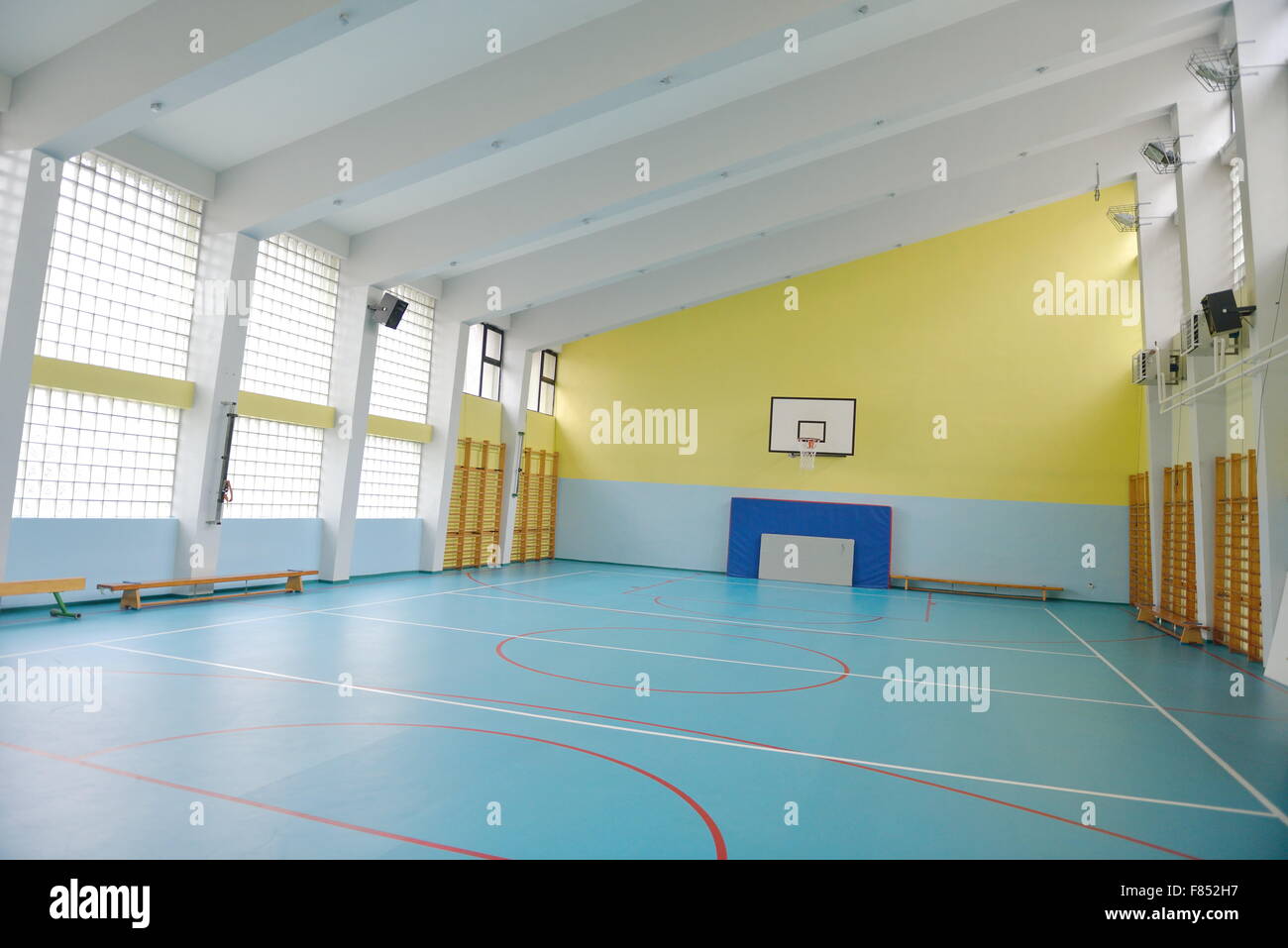 elementary school gym indoor Stock Photo - Alamy
