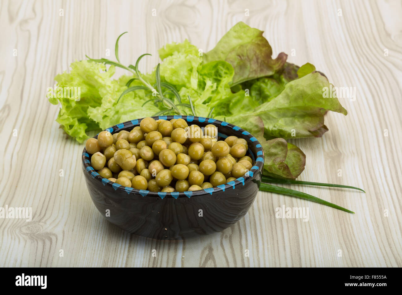 Marinated peas - in the bowl with salad leaves Stock Photo - Alamy