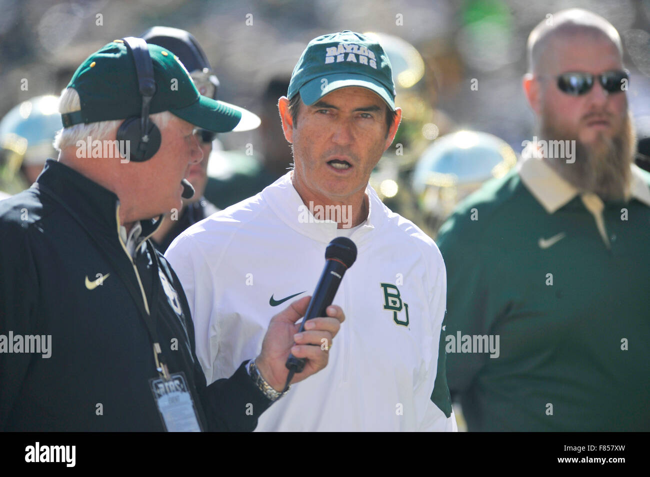 Waco, Texas, USA. 05th Dec, 2015. Baylor coach Art Briles (center ...