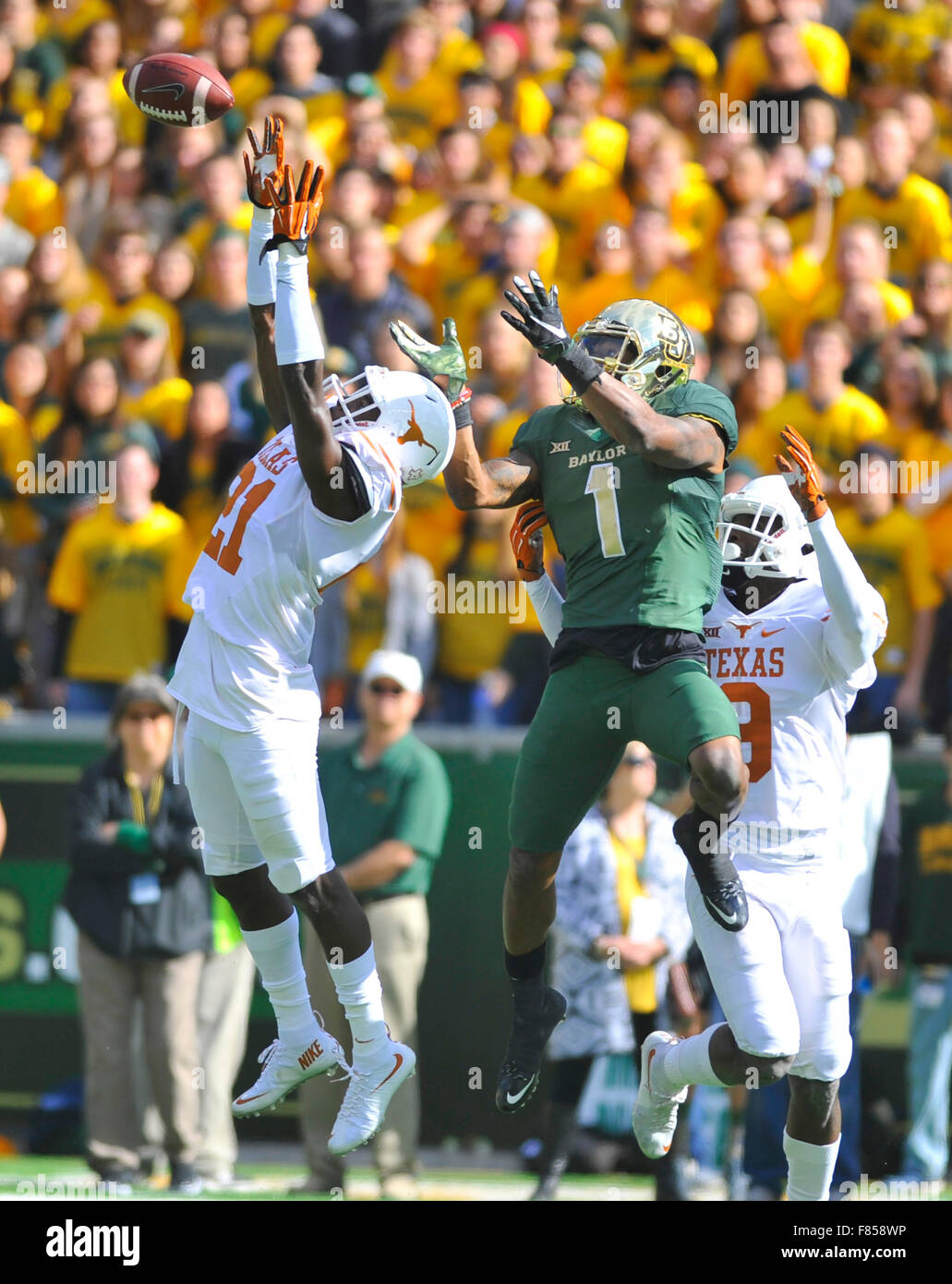 Waco, Texas, USA. 05th Dec, 2015. Texas cornerback Duke Thomas (21 ...