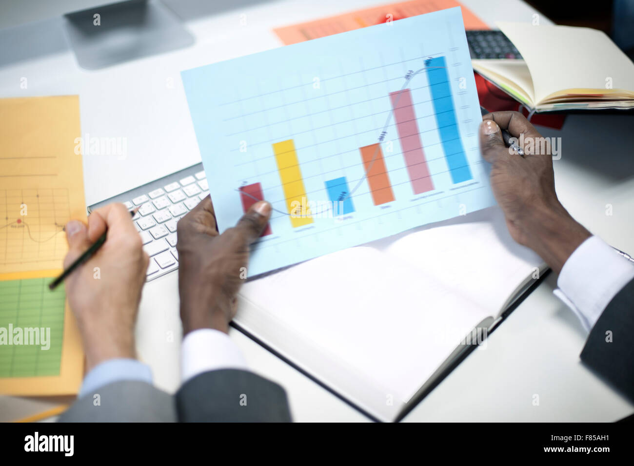 Accounting bar graph hi-res stock photography and images - Alamy
