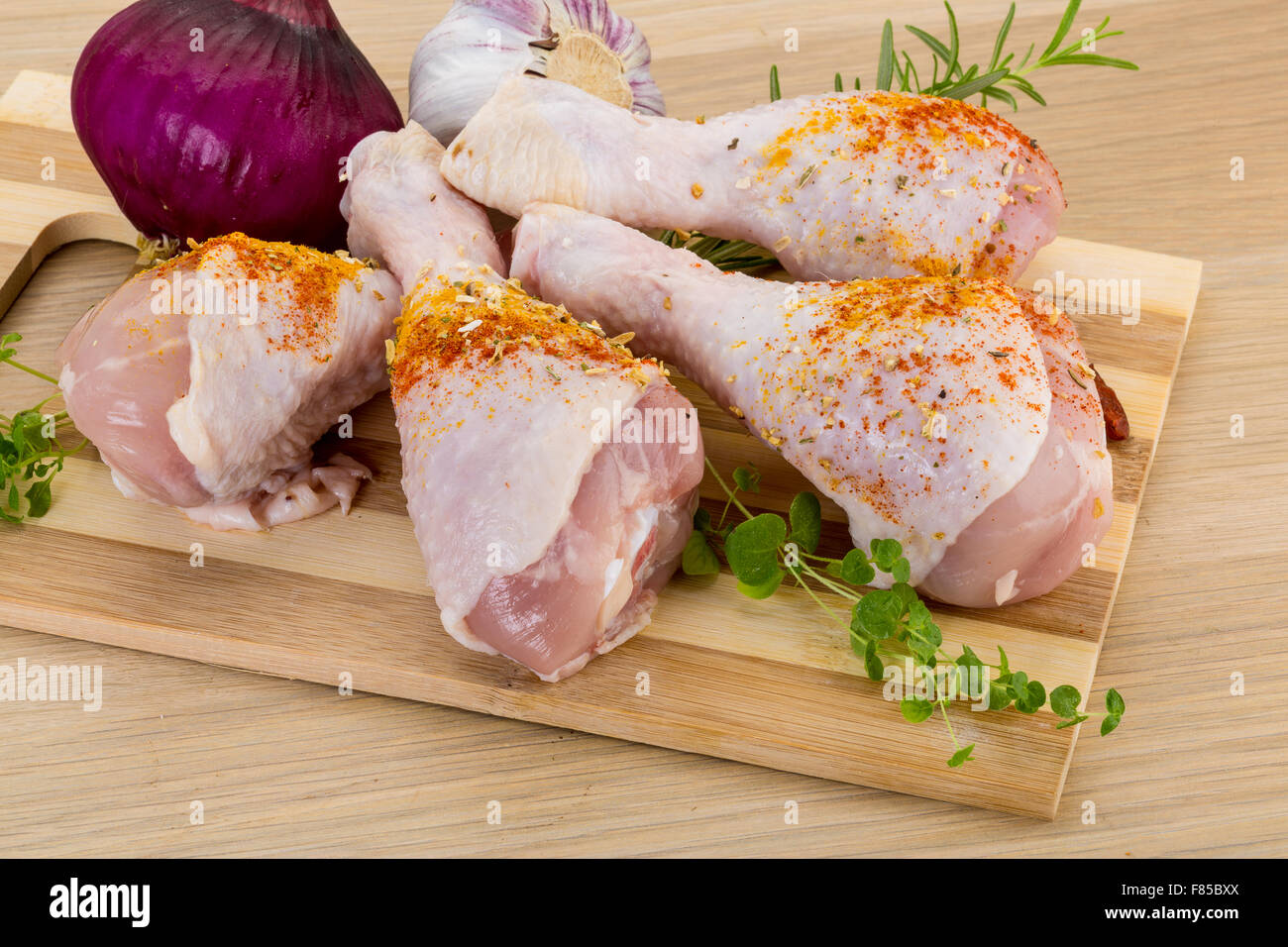 Raw chicken legs - ready for cooking Stock Photo - Alamy