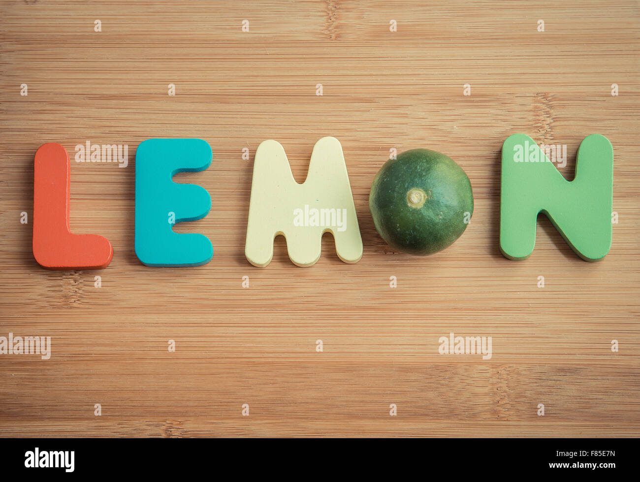 Lemon wooden word on chopping block in vintage style Stock Photo - Alamy