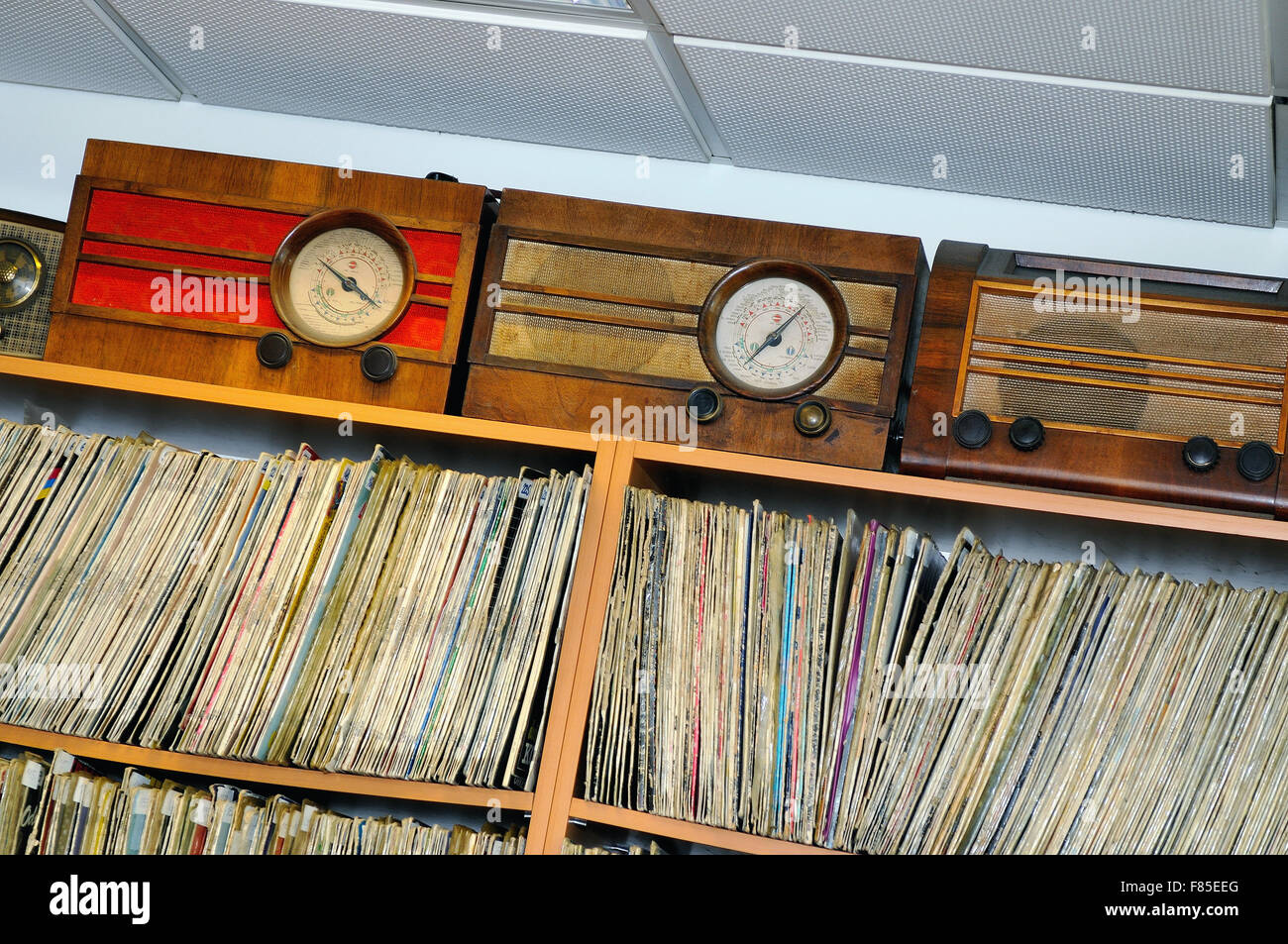 Music cd dvd plates hi-res stock photography and images - Alamy