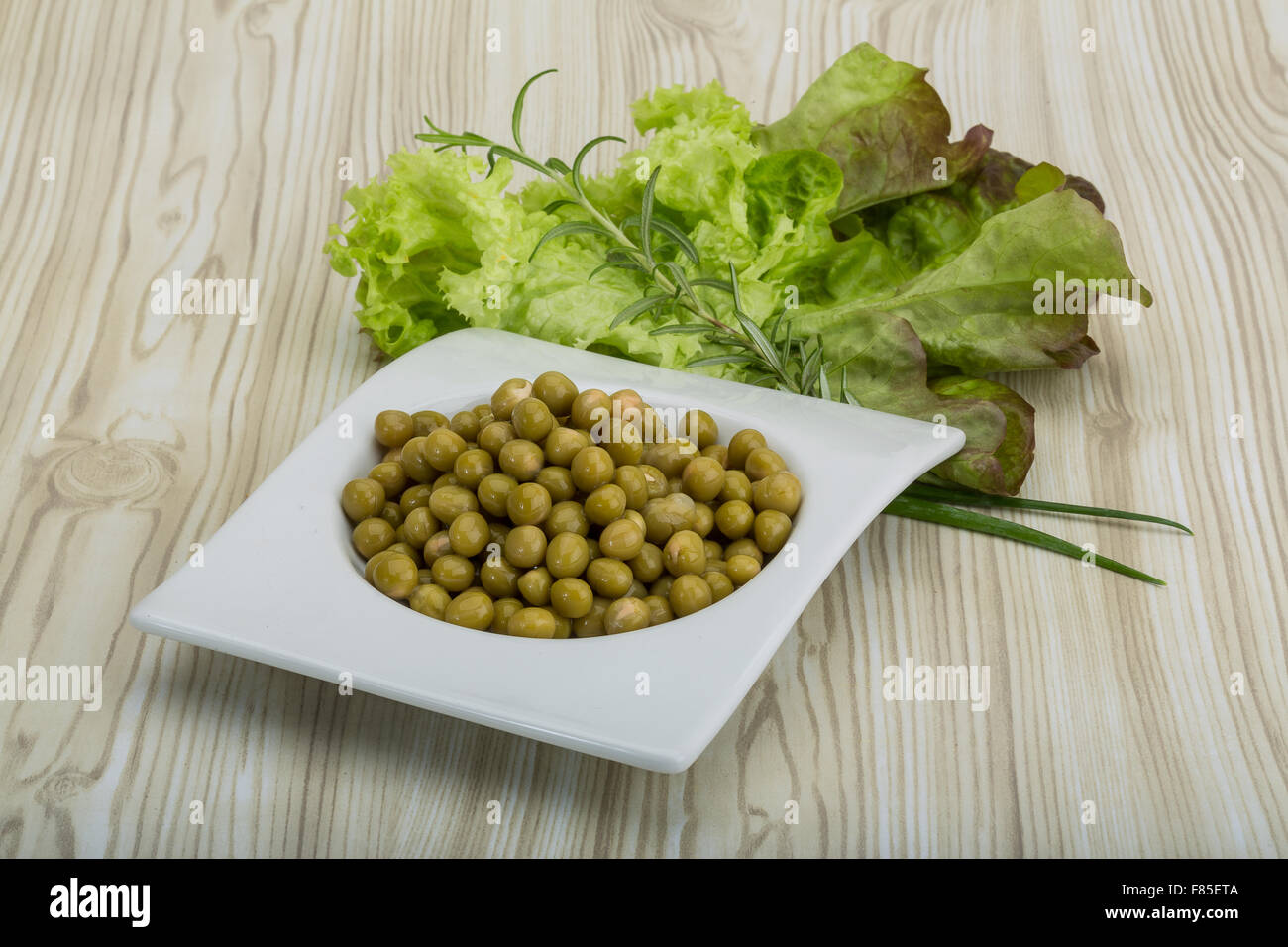 Marinated peas - in the bowl with salad leaves Stock Photo - Alamy