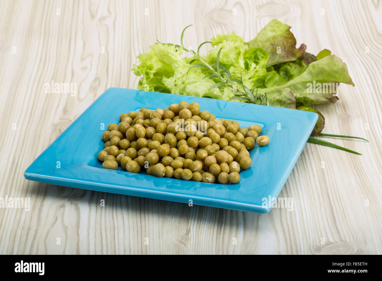 Marinated peas - in the bowl with salad leaves Stock Photo - Alamy