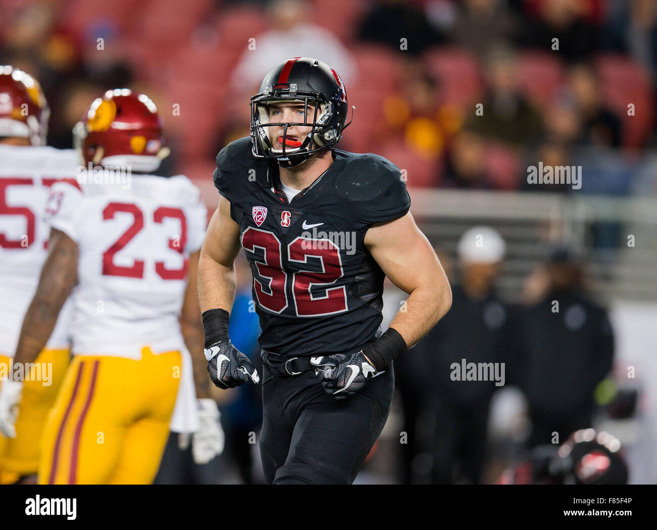 Los Angeles, CA, USA. 05th Dec, 2015. Stanford Cardinal linebacker (32 ...