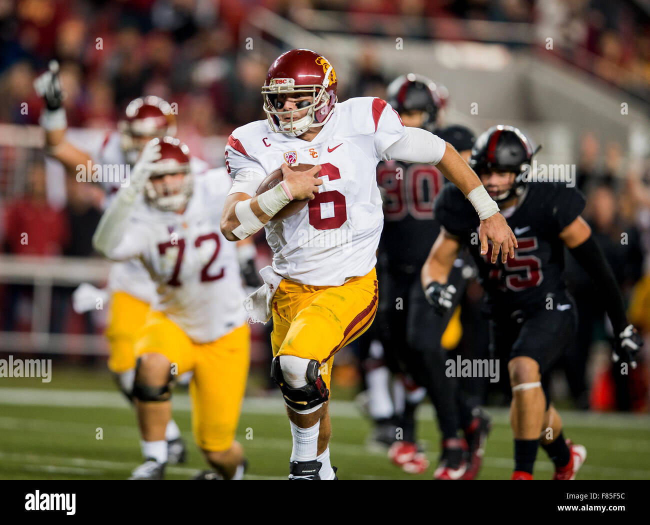 Los Angeles, CA, USA. 05th Dec, 2015. USC quarterback (6) Cody Kessler ...