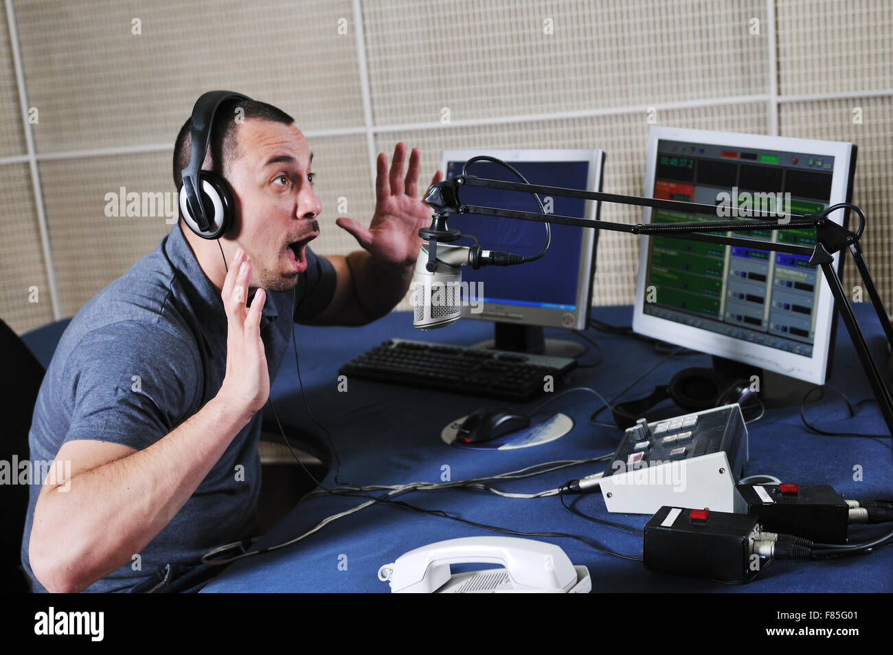 radio dj man indoor at radio studio Stock Photo - Alamy