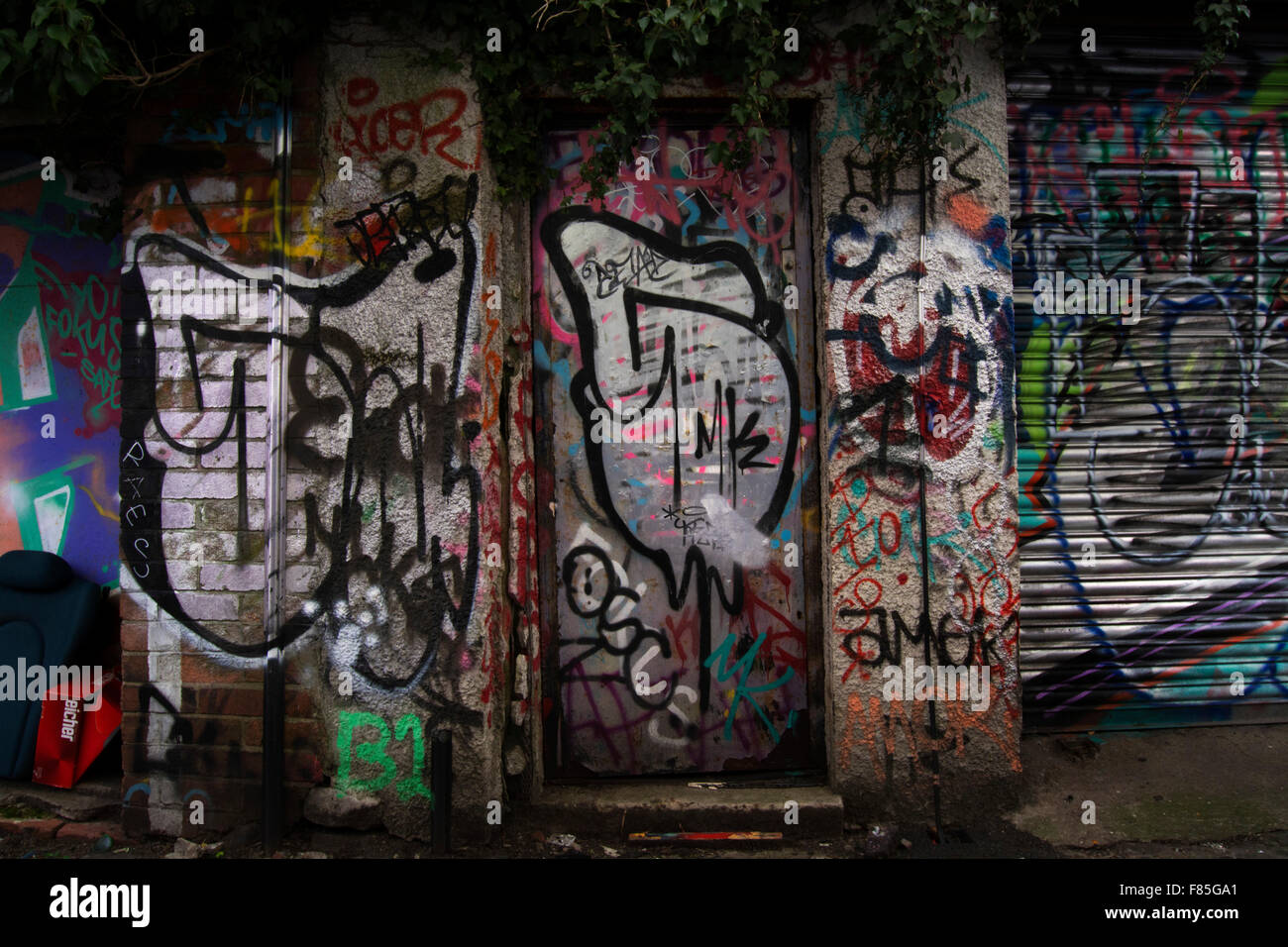 Cardiff city mural hi-res stock photography and images - Alamy