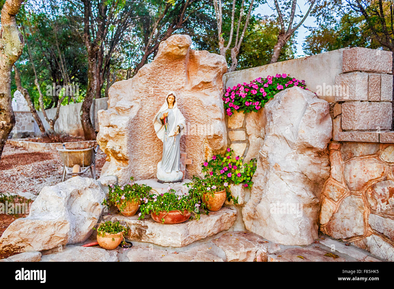 Symbol of blessed virgin mary hi-res stock photography and images - Alamy