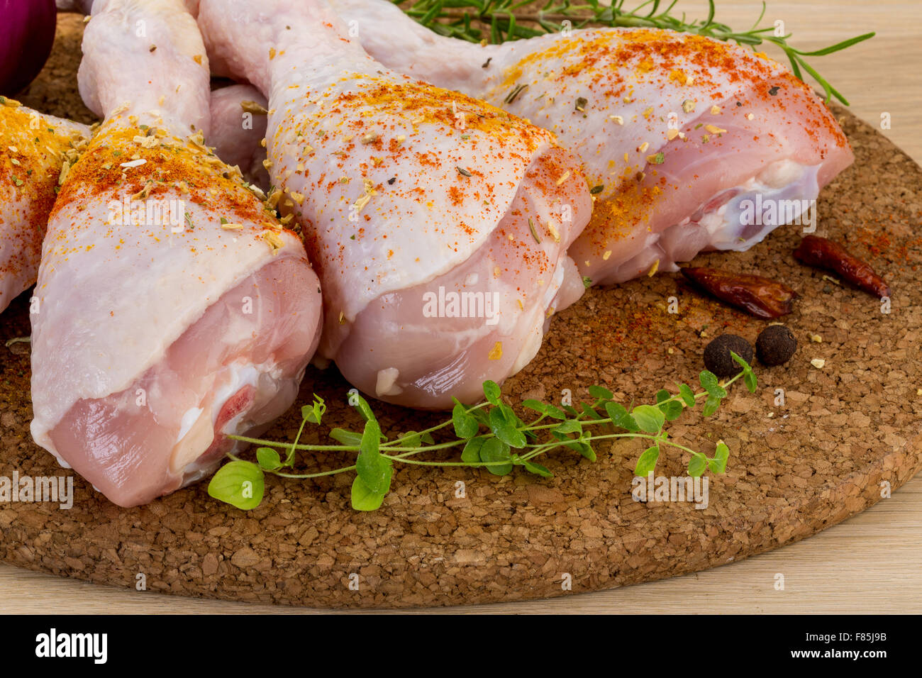 Raw chicken legs - ready for cooking Stock Photo - Alamy