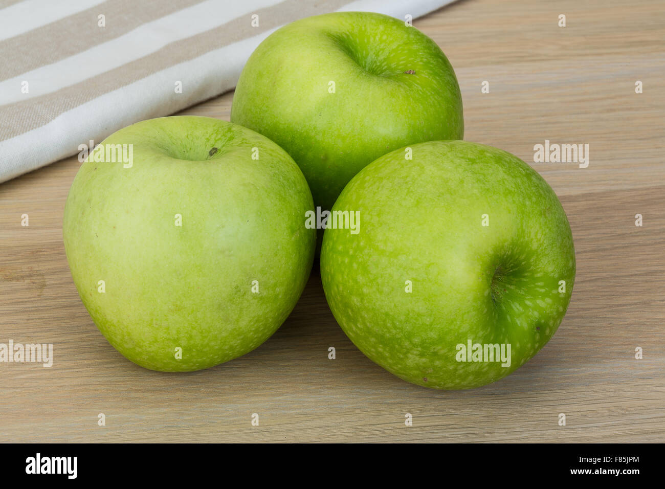 Ripe Green apple on the wood background Stock Photo - Alamy