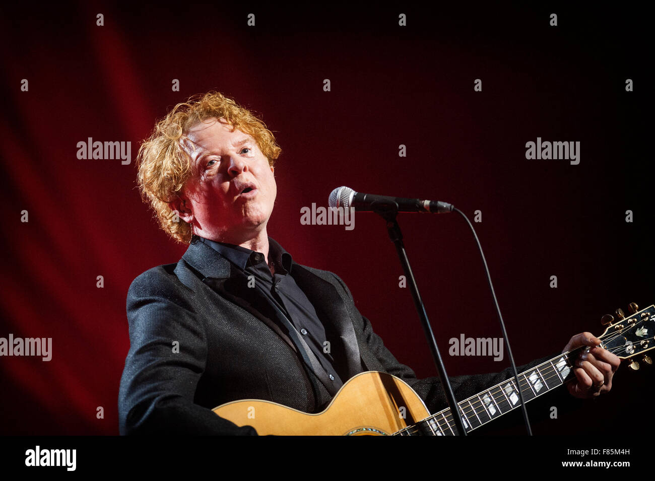 Simply red hi-res stock photography and images - Alamy