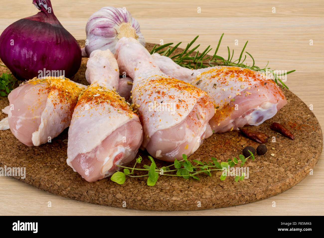 Raw chicken legs - ready for cooking Stock Photo - Alamy