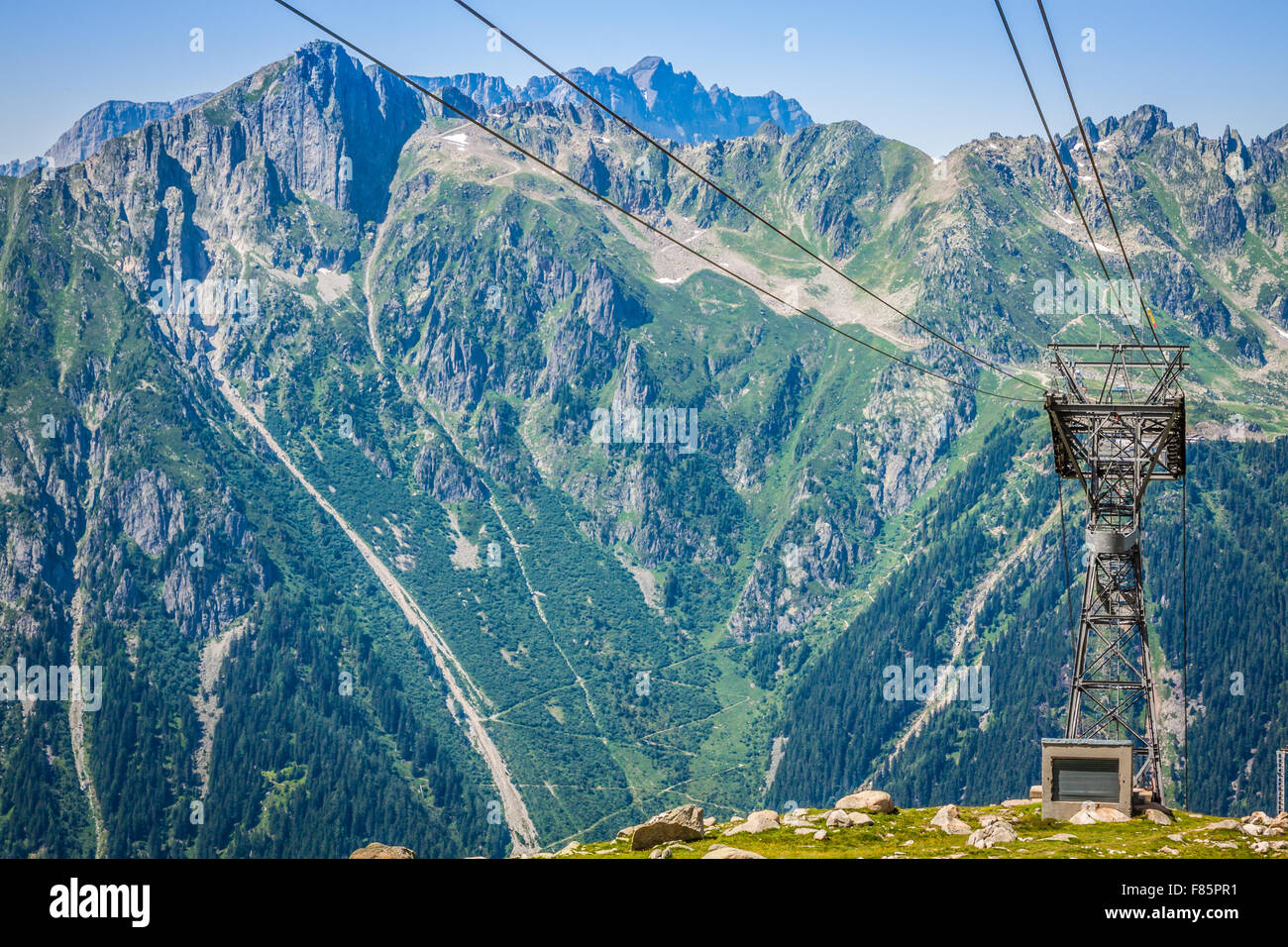 Cable car pylon hi-res stock photography and images - Alamy