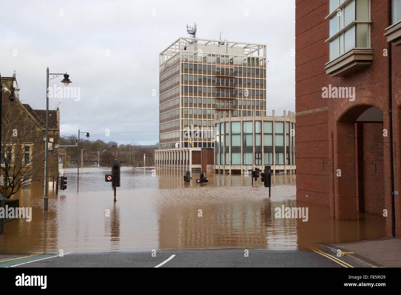 Carlisle, Cumbria, UK. 6th December 2015. Flooding in Carlisle. Credit ...