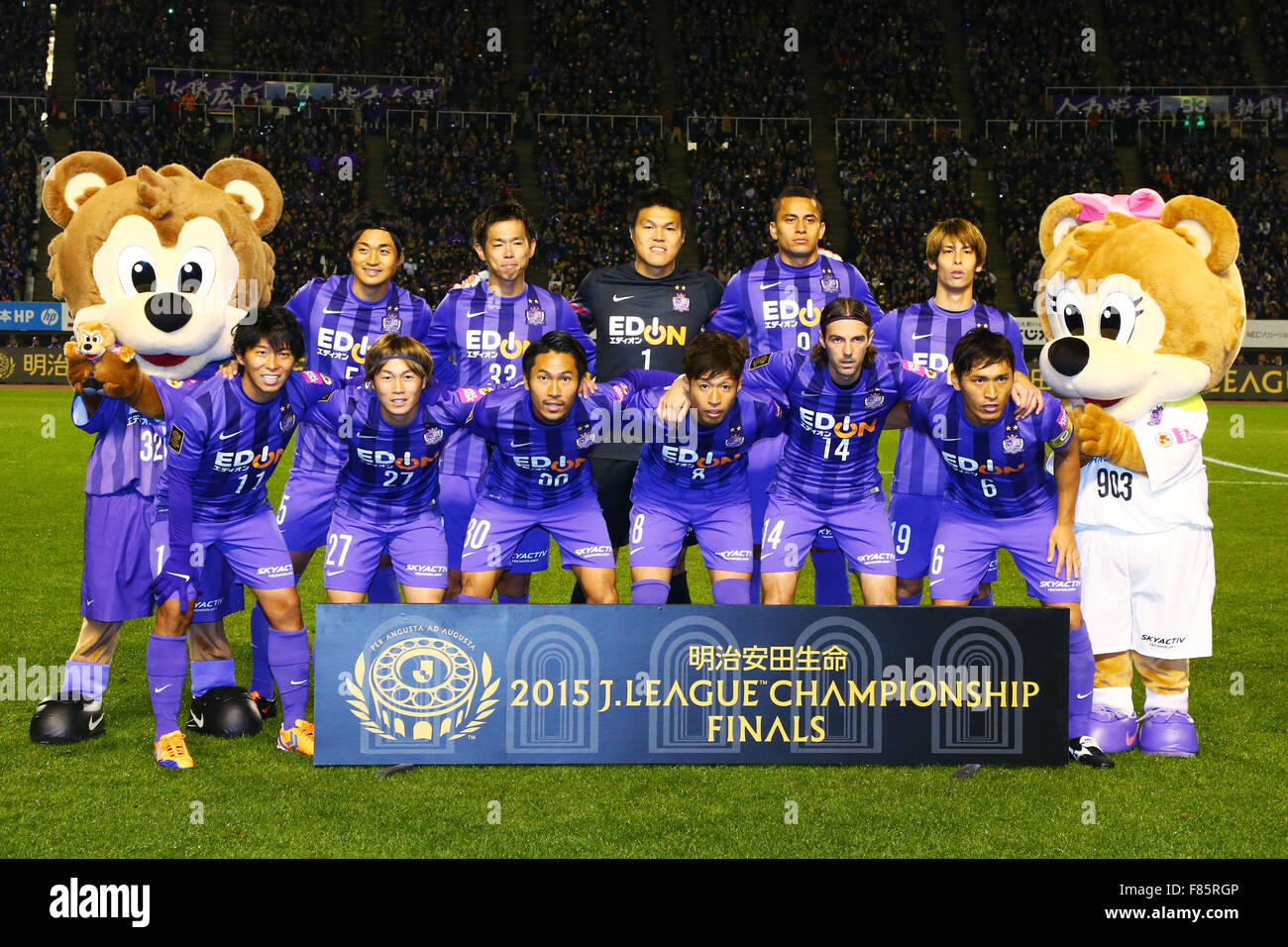 Hiroshima, Japan. 5th Dec, 2015. Sanfrecce Hiroshima team group line up ...
