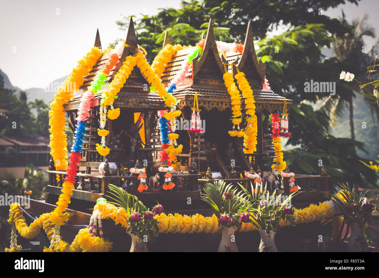 House shrine hi-res stock photography and images - Alamy