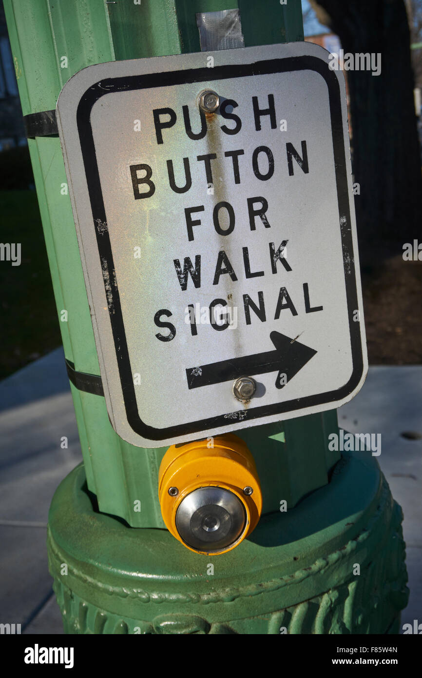 Push button walk signal hi-res stock photography and images - Alamy