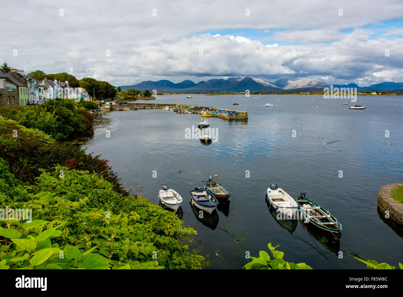 Harbor Of Roundstone In Ireland Stock Photo - Alamy