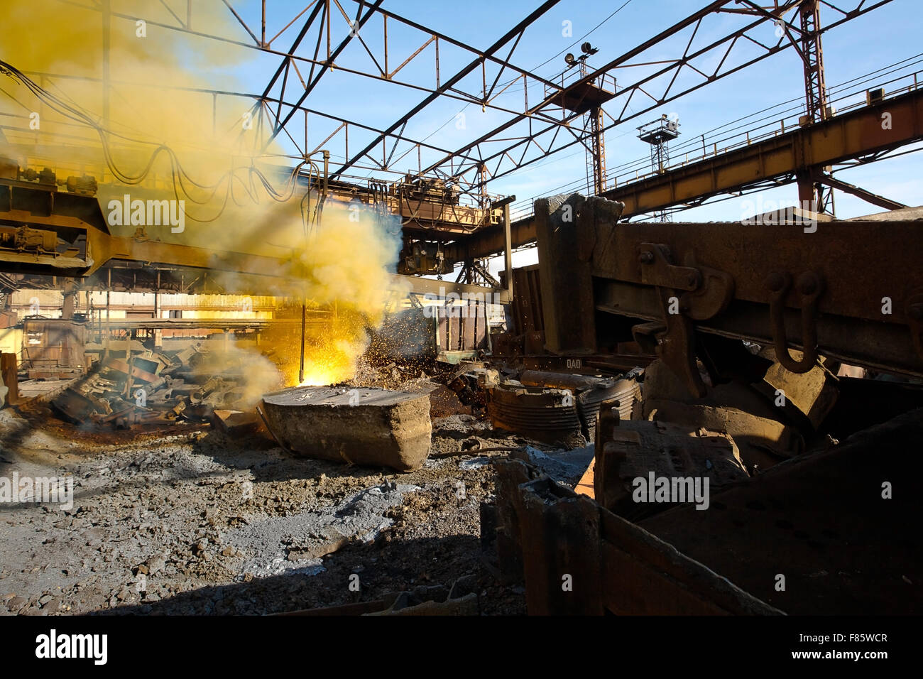 Scrap steel girders hi-res stock photography and images - Alamy