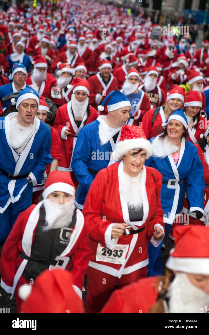 Liverpool, Merseyside, UK 6th December, 2015. The Medicash Santa Dash ...
