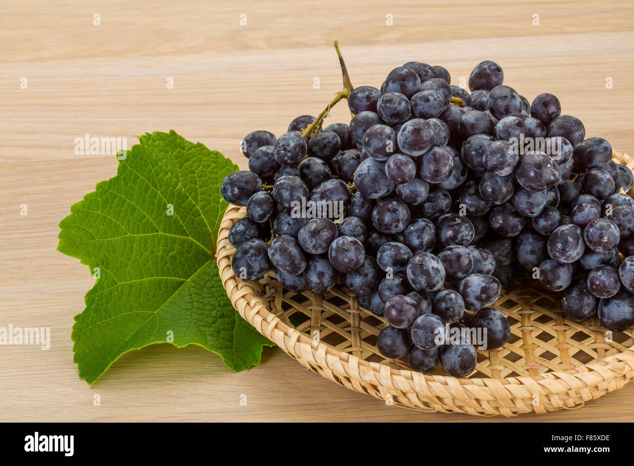 Red grape branch with leaf Stock Photo - Alamy
