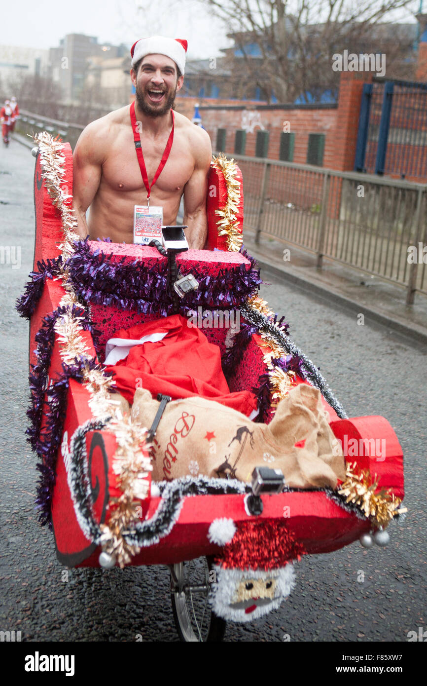 Liverpool, Merseyside, UK 6th December, 2015. The Medicash Santa Dash ...