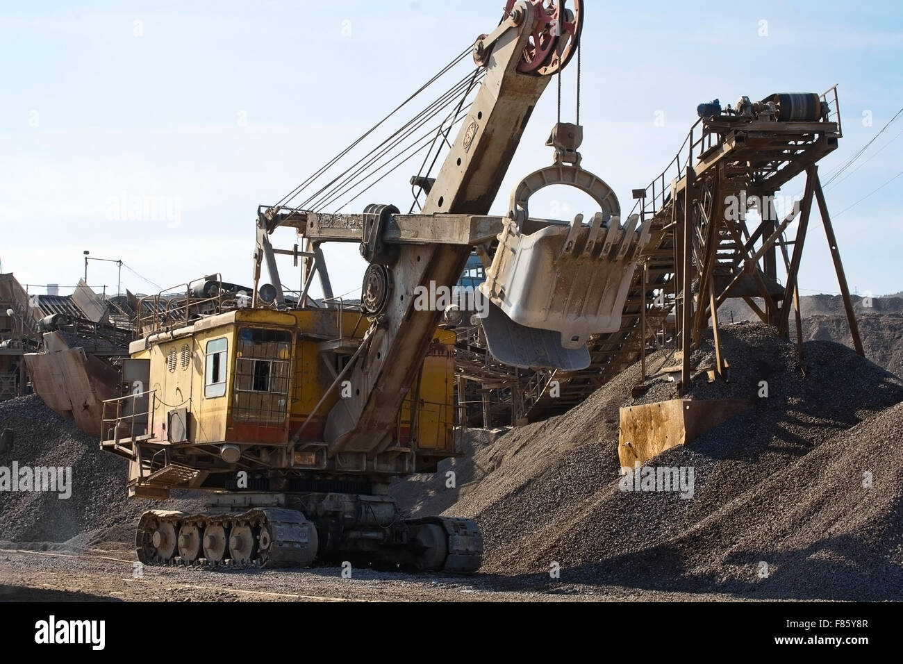 Excavator bucket gaining rubble Stock Photo - Alamy