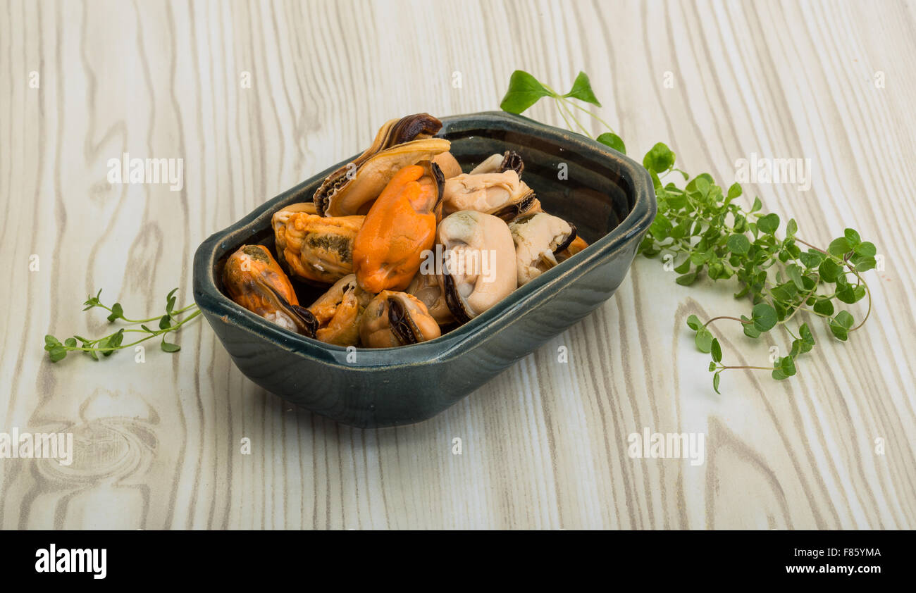 Marinated mussels - with thyme in the bowl Stock Photo - Alamy