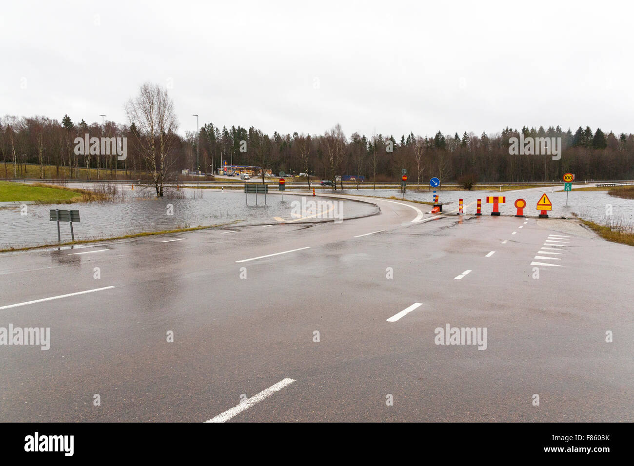 Flood flooding motorway hi-res stock photography and images - Alamy